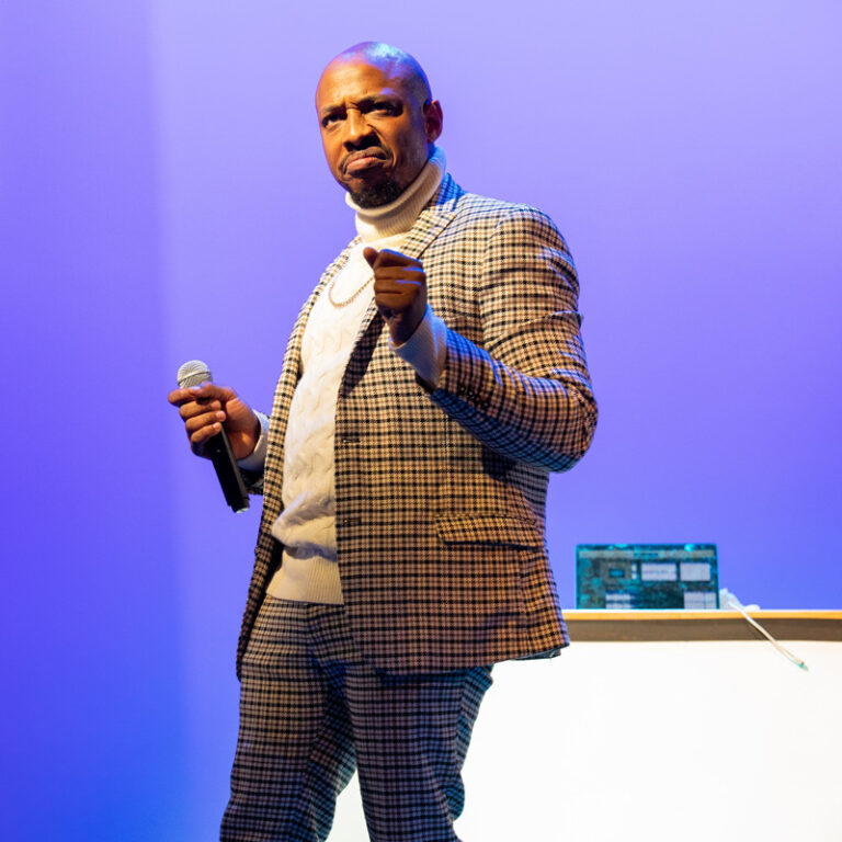 Saxon Kincy - Music to Life